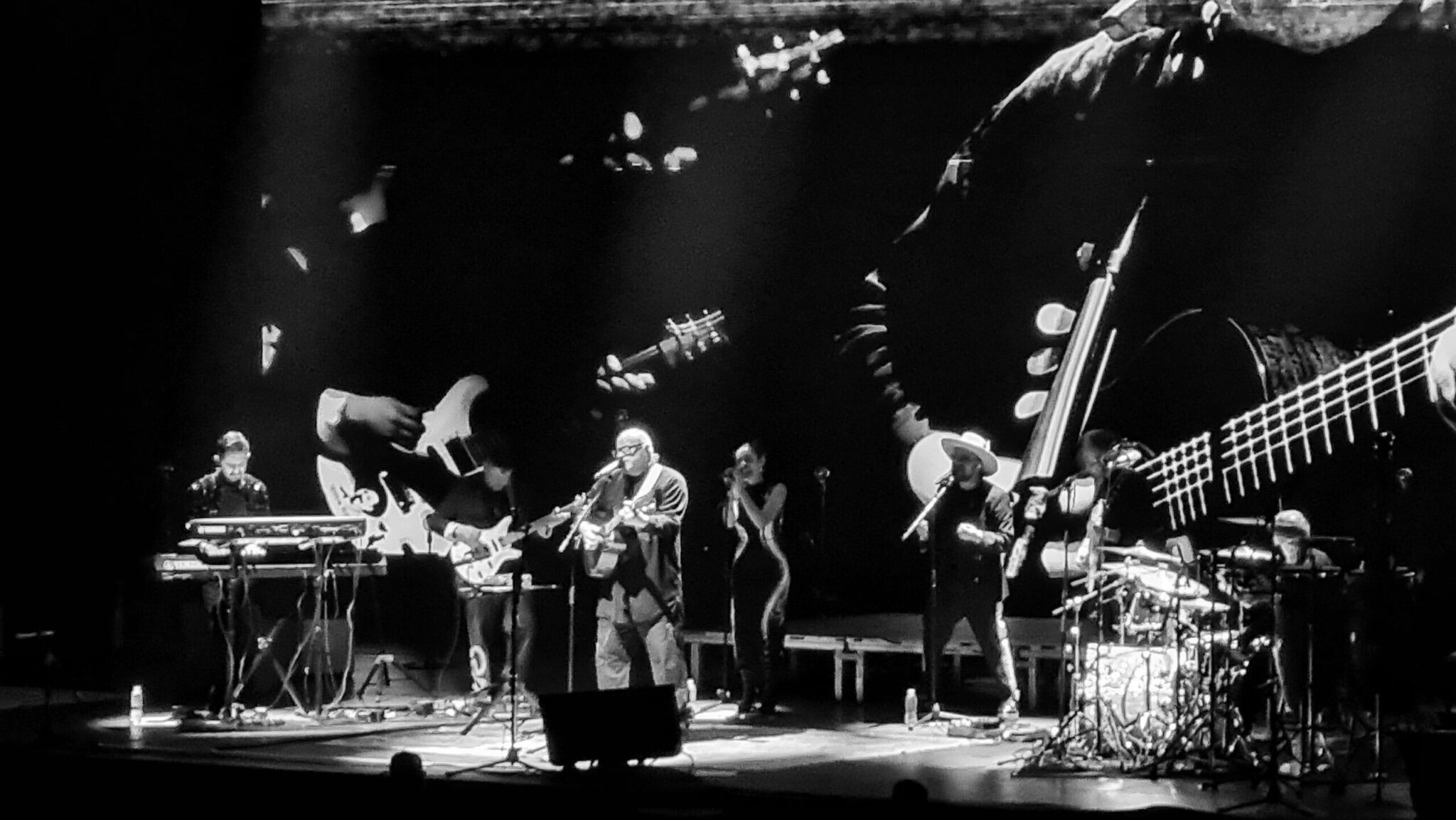 Leonel García: Un curita al corazón de sus fans en el Auditorio Nacional con Pausa Tour - ACIR ...